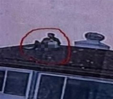 아파트 옥상서 애정 행각 벌이는 남녀에 옥상 출입 금지 경고