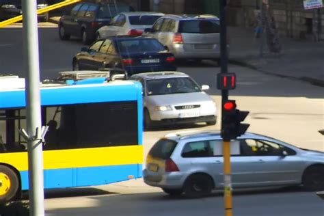 Удължава се срокът за представяне на общинските доклади по безопасност на движението