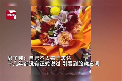 中年男子买花送妻子表白，见面瞬间两人捧腹大笑，连试3次都忘词捧腹大笑妻子连试