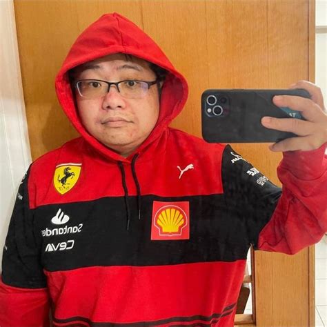 聽不懂日文，但悲慘世界裡面有一句倒者翻太傳神了 英文歌詞是： Drink With Me To Days Gone By 日文把drink