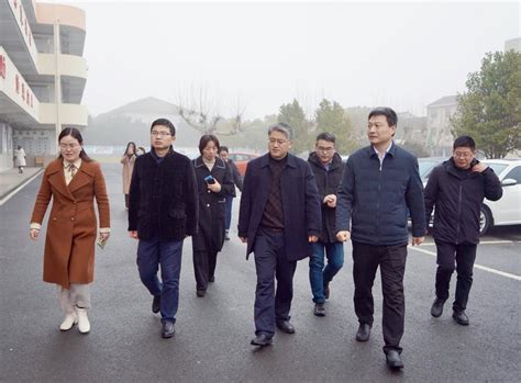 徐舍镇党政主要领导走访调研宜兴市徐舍小学 宜兴市教育信息网 宜兴教育云