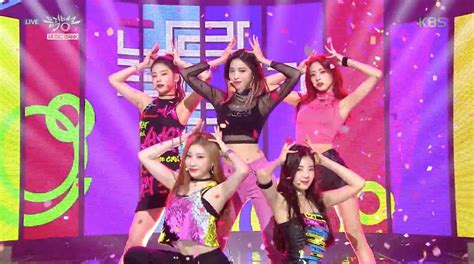 How ITZY S Stage Outfit Styles Evolved Through The Years Koreaboo