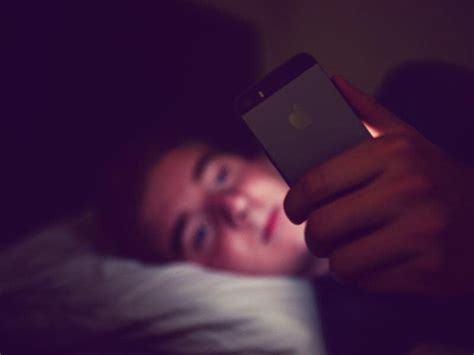 Newly Weds The Cause Of Your Dissatisfying Sex Life Is Your Smartphone Hindustan Times