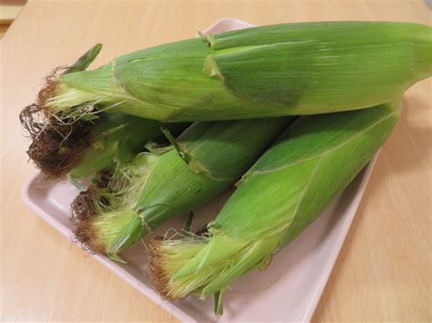 とうもろこしの皮むき ～食育～ 小規模認可保育園 桜坂みらい保育園