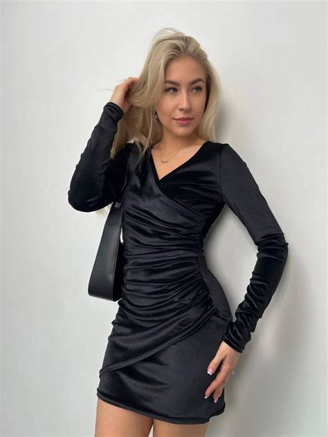 Оксамитова сукня міні — ціна 617 грн у каталозі Короткі сукні Купити жіночі речі за доступною