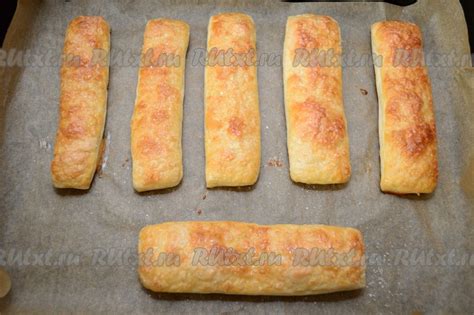 Язычки из готового слоёного дрожжевого теста с сахаром 7 фото в рецепте