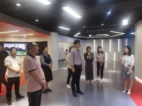 豫信电子科技集团到河南职业技术学院 大数据双创基地参观考察 现代信息技术学院