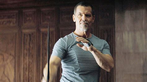Josh Brolin Works Out Shirtless Takes Ice Bath For Dune Prep Hollywood Life