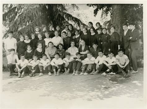 Iverieli მარგალიტა მარგო ავდიშევა მიქაბერიძე თანამშრომლებთან და მოსწავლეებთან ერთად