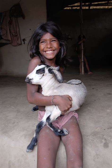 Menina Adolescente Em India Imagem De Stock Editorial Imagem De Casa Vila 21111384