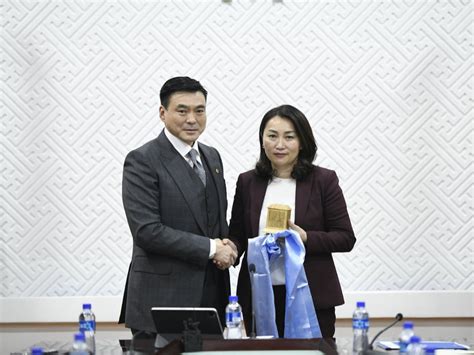 Хөдөлмөр нийгмийн хамгааллын сайд Х Булгантуяа үүрэгт ажилдаа орлоо Isee Mn