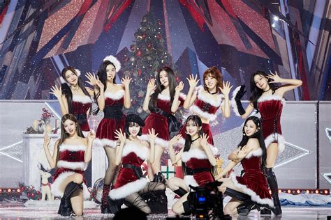 뷰티풀 크리스마스 공연 중인 레드벨벳과 에스파 연합뉴스