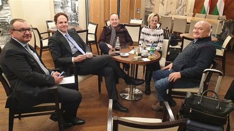 Frisss Hu Minden Szombathelyről és Környékéről A Repülőtérről Posztolt Hende Csaba