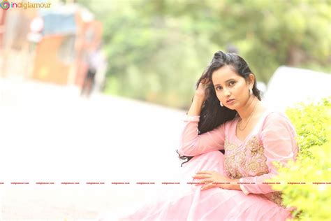 Ishika Singh Actress Photo Image Pics And Stills 480665