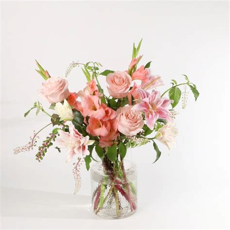 어니스트플라워 스타일링 장미와 함께 플라밍고