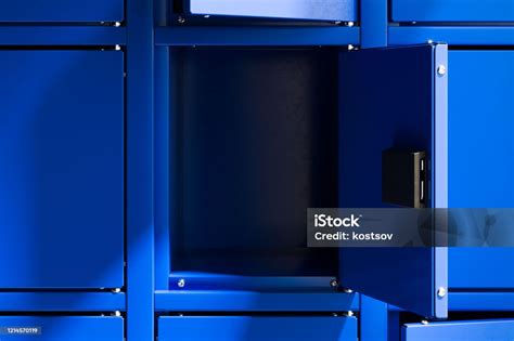 하나의 열린 사물함 블루 안전 금고 안전 옷장 3d 렌더링 강철에 대한 스톡 사진 및 기타 이미지 강철 경제 금융 Istock