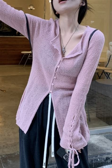 릴리 단추 브이넥 스트랩 리본 긴팔 루즈핏 니트 탑