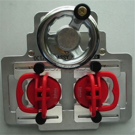 Специализиран инструмент с две вакуум дюзи за демонтаж на тъч скрийн на моб телефони таблети