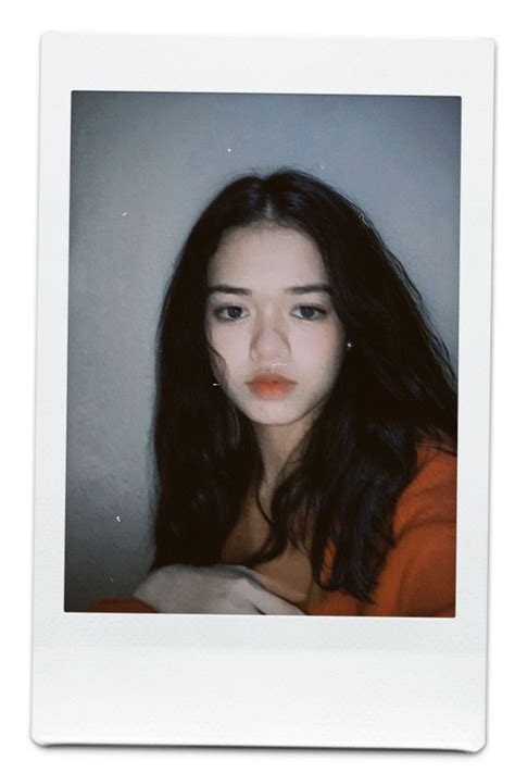 Polaroid Selfie Pose Ideas Sheena Marie Akira Cute Polaroid