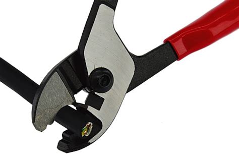 검은 고무 결합 된 와이어 클램프 열린된 문 턱 흰색 배경에서 3 코어 케이블 절연 0명에 대한 스톡 사진 및 기타 이미지