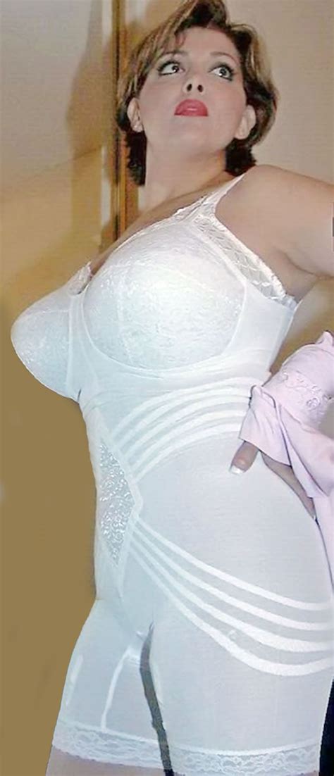 Vintage Shapewear For The Buxom Beauty In Your Life Anziehsachen