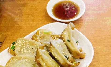 金陵秦淮八绝之一南京的传统小吃牛肉锅贴