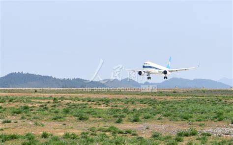 湖南湘西：湘西边城机场举行首次试飞 人民图片网