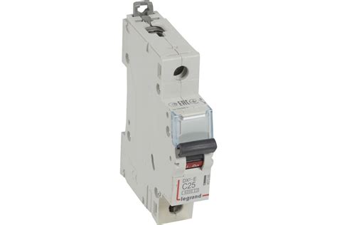 Автоматический выключатель Legrand DX³-E 6000 6 кА тип характеристики C ...
