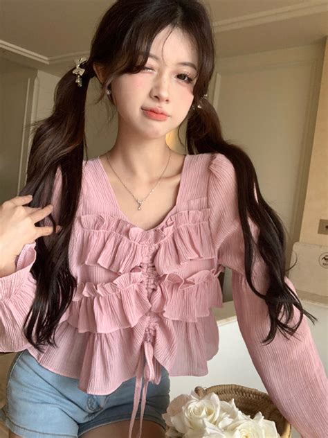 페미닌 리본 프릴 블라우스 스퀘어 V 브이 넥 롱 슬리브 얇은 긴팔 티어드 프릴 캉캉 셔링 스트링 리본 크롭 미니 숏 시스루 러블리 청순 여리 하늘하늘 셔츠 탑 여친 데이트 룩