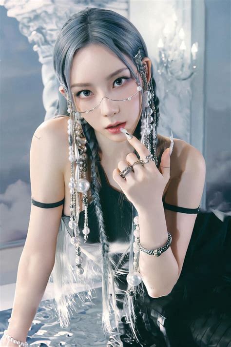 220414 Taeyeon Invu Sticker Pack 소녀시대 소녀 태연
