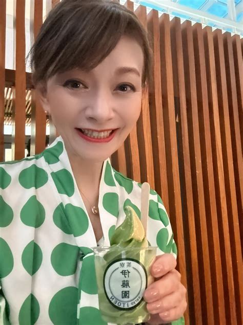 暑い中仕事している自分に ご褒美ソフトクリーム 抹茶とほうじ茶ミックスソフト