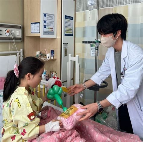 강동성심병원 크리스마스 아이들 위해 선물 전달 데일리메디팜