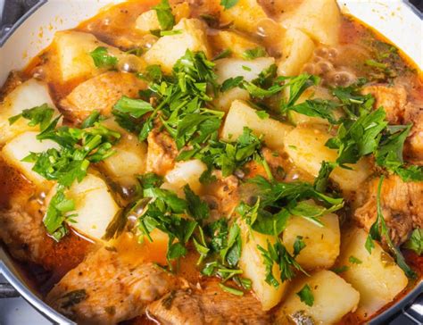Домашна яхния с картофи и пиле както бабите ни я приготвят Кулинарни рецепти