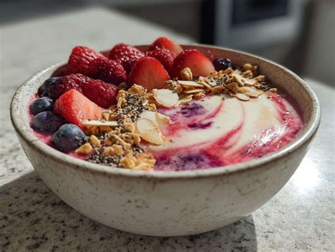 5 Minute Fresh Berry Smoothie Bowl For A Stunning Breakfast Hidden