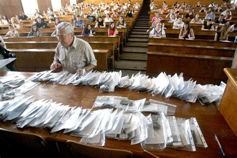 Кандидат студенти избират между Географията на туризма и Черноморското крайбрежие на изпит в СУ