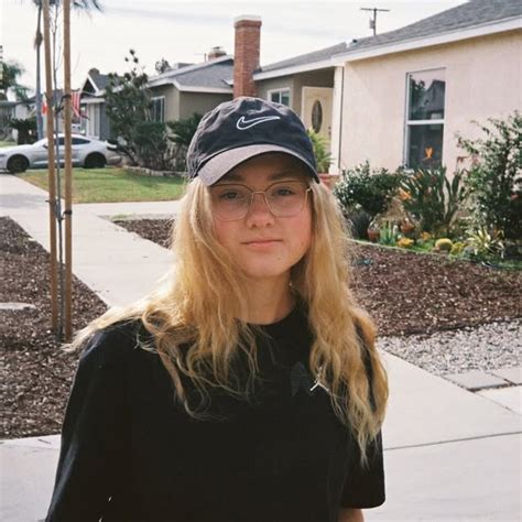 Sunny Leox L Threads Say More