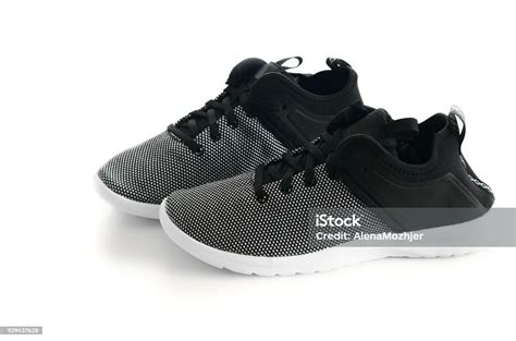 여자 블랙 스 니 커 즈 흰색 배경에 고립의 쌍입니다 패션 스포츠 스타일 신발입니다 활성 신발 가을에 대한 스톡 사진 및 기타 이미지 Istock