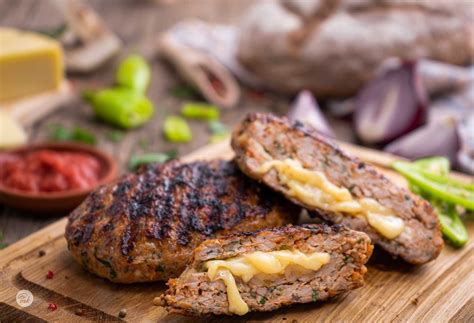 Ресторант Рандеву Кючук Париж Понеделник 04 04 2022г 1 Овчарска салата домати краставици