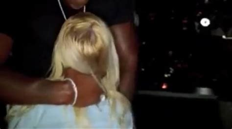 어린 소녀의 음란한 여자 섹시한 음란 한 금발과 섹스하는 음란 한 흑인 남자 Cnn Amador