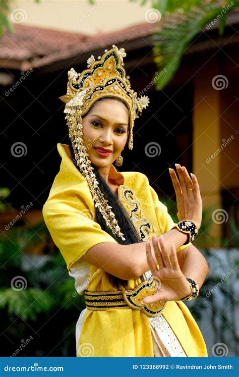 Mak Yong Editorial Photography Image Of Yong Dancedrama 123368992