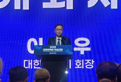 Medigate News 이진우 의학회장 의정갈등 해결위해 의료계 통일안 필요내부 의견차이 인정 절대 굴복 아니야 Medigate News 이진우 의학회장 의정갈등 해결위해 의료계 통일안 필요내부 의견차이 인정 절대 굴복 아니야