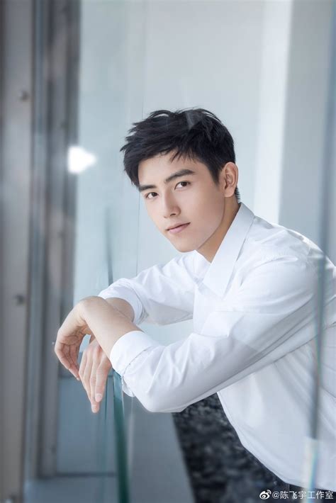 중국의 20살 새로운 남자배우 외모가 매우 이쁘더군요 여자로 태어났으면 절세미녀 소리 들었을듯 Mlbpark