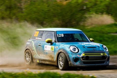 Mimi Evo는 세계 최초의 전기 Mini 경주용 자동차의 후속 모델입니다 Bmw의 모든 뉴스를 제공합니다