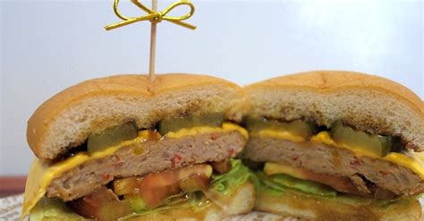 두툼한 패티가 매력적인 수제 햄버거