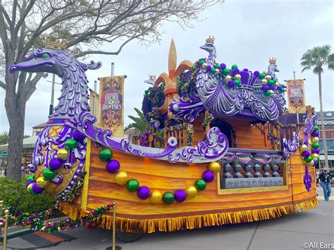 Photos All The Floats And Characters At Mardi Gras In Universal