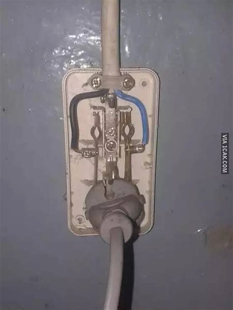 Potret Colokan Dan Sambungan Kabel Listrik Absurd Ini Bikin Geleng Kepala Hot Liputan Com