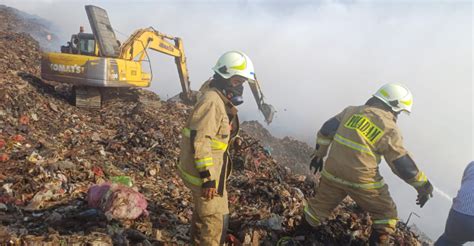 Tpst Bantar Gebang Bekasi Terbakar 18 Mobil Pemadam Dan 90 Personel Diterjunkan