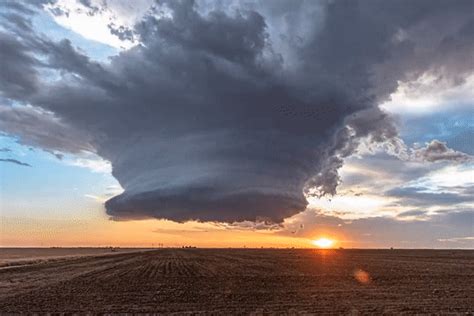This Swirling Mesocyclone Cloud Formation Spotted In Texas Usa Not