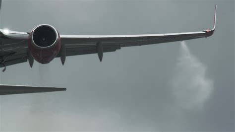 Does Fuel Leaking From A Planes Wing Pose A Risk Youtube