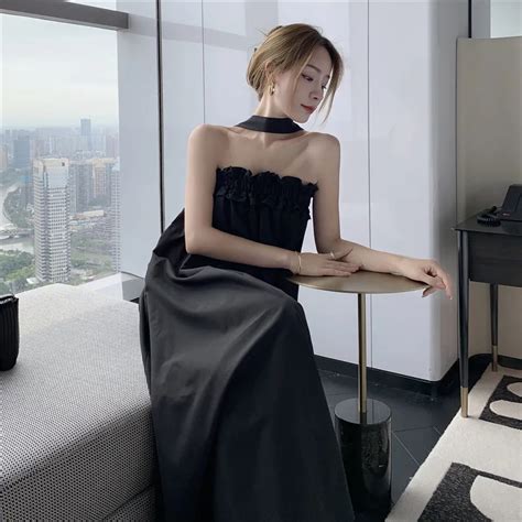 헵번 스타일 블랙 드레스 매달린 넥 드레스 프랑스 스타일 레트로 튜브 탑 서스펜더 스커트 느슨한 휴가 여행 착용 스커트 Aliexpress